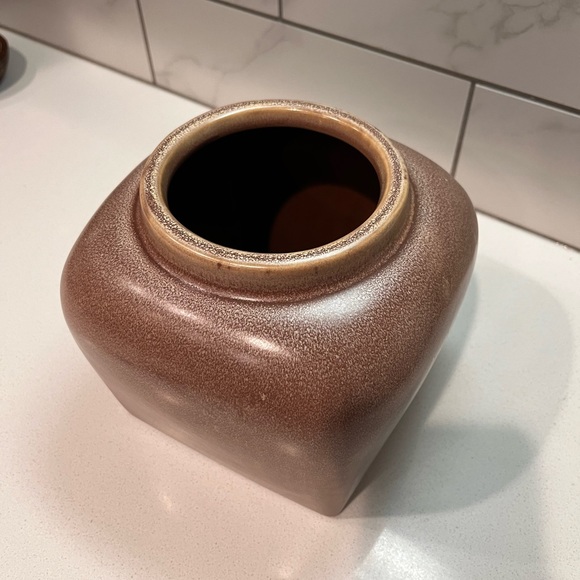 Threshold | Accents | Modern Brown Ceramic Vase Threshold Design With ...